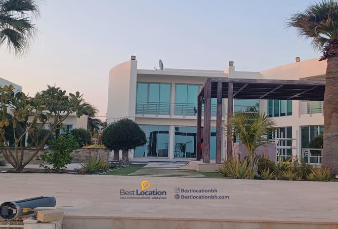 Sale in Murjan 1 (Phase 1 and 2): Luxurious and upscale Jetty villa ...