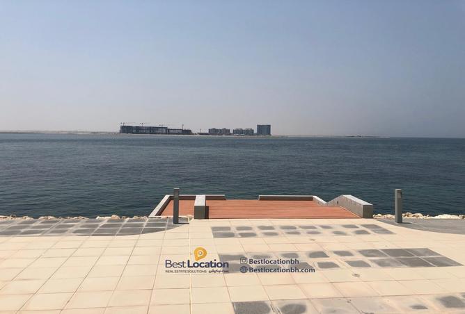 Sale in Murjan 1 (Phase 1 and 2): Luxurious and upscale Jetty villa ...